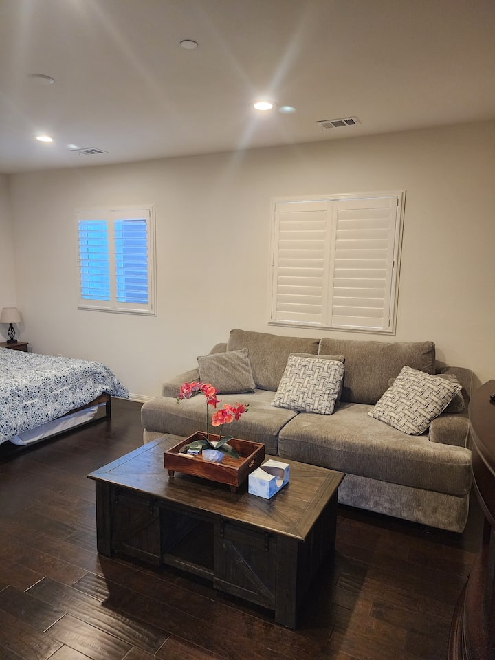Guest Studio With Kitchenette - Ventura, CA