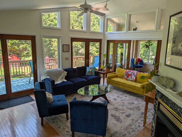 3-4 Br Hokie Retreat | Walk To Vt And Dt - Blacksburg, VA