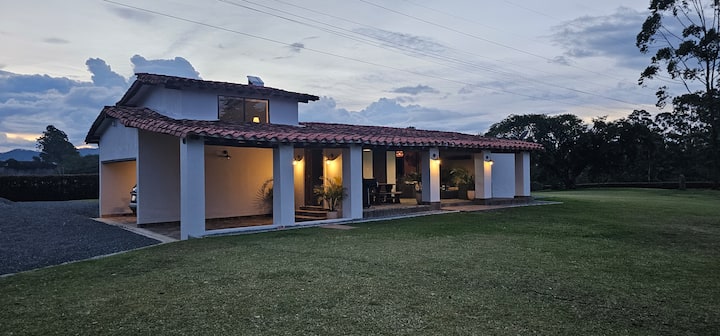 Finca Con Linda Vista Y Chimenea - Rionegro