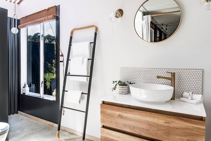 The Little Raglan Re-treat - Raglan