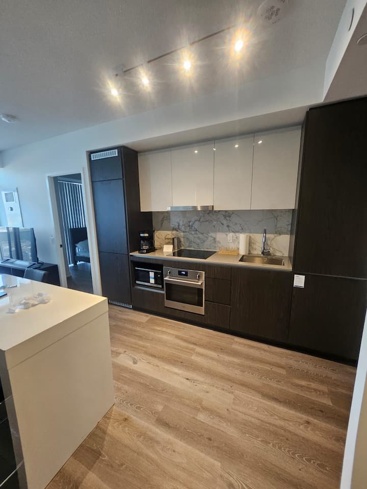 Luxury 2 Bed Apartment In Vaughan Near Wonderland! - Vaughan