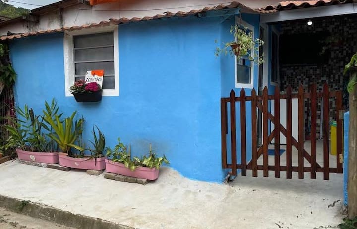 Casinha Azul Simples E Charmosa Em Trindade Rj - Trindade