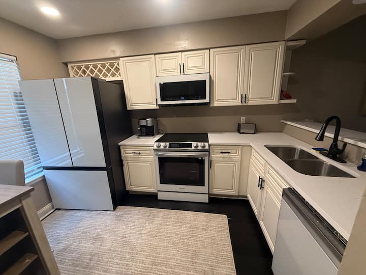 Quiet Cozy Townhome 4mi From Iah - Humble, TX