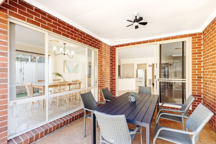 Wabi-sabi Retreat Home Walk To Kellyville Station - Blacktown