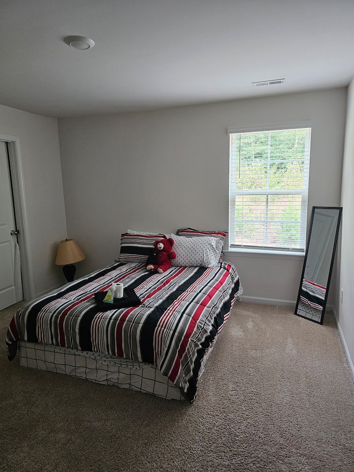 The Queen's Room - Greensboro, NC