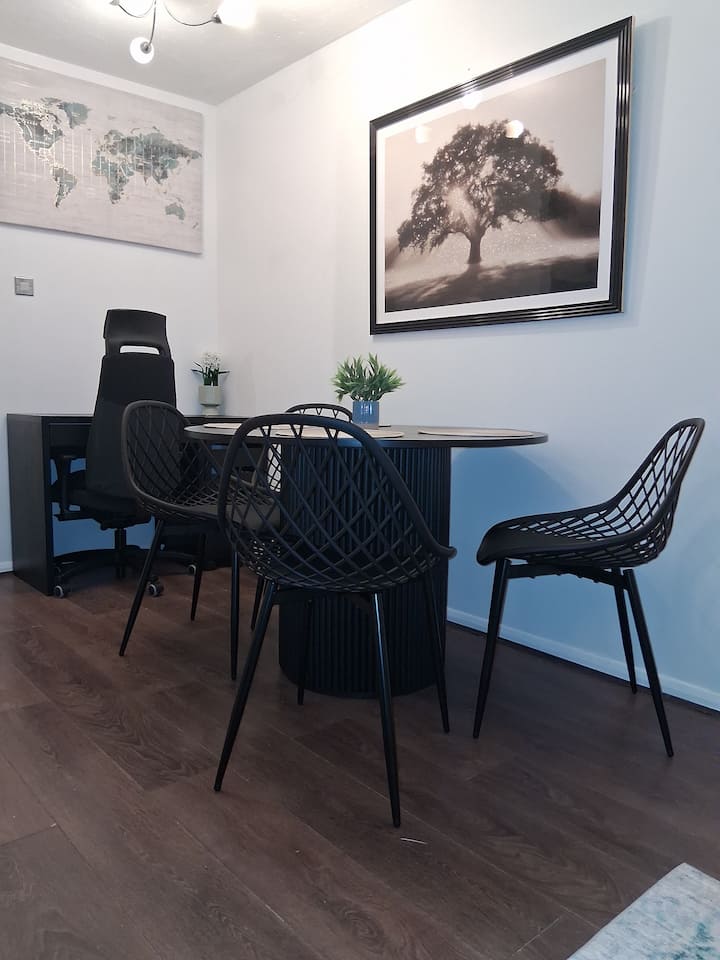 Close To Hospitals & Kings Cross. Sound Property - Enfield