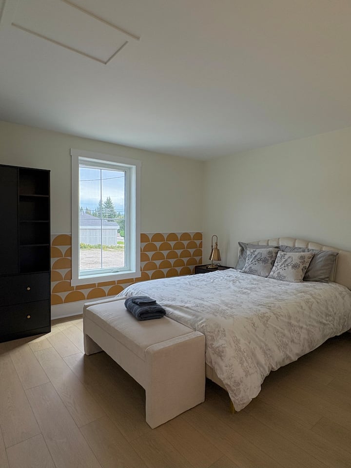 Modern 2br Charm– Prime Location - Rossland