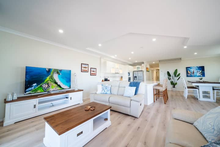Ocean View Skyline Retreat - Townsville