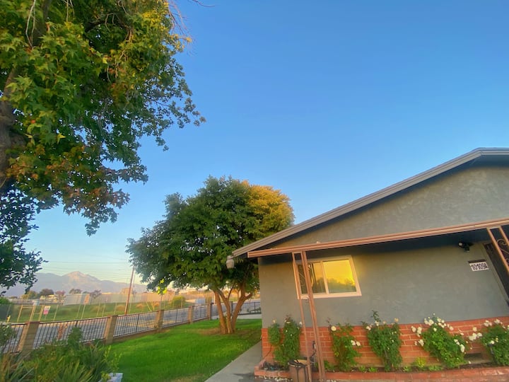 全新现代别墅4b/2b 克莱蒙大学城 - La Verne, CA