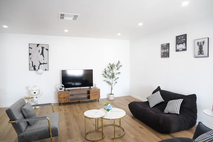 全新现代别墅4b/2b 克莱蒙大学城 - Montclair, CA