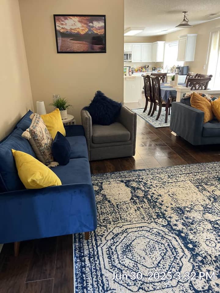 Peaceful Private Room With Laundry & Workspace - Johns Creek, GA
