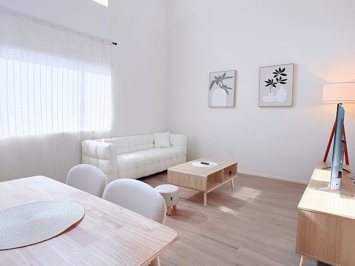 Stylish Renovated Home Near Strip, Stadium & Expo - ラス・ベガス・ストリップ, NV