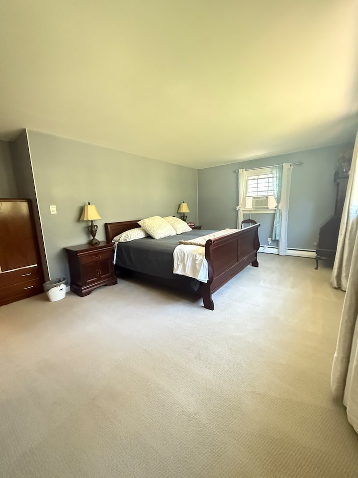 Room With Private Bathroom - Doylestown, PA