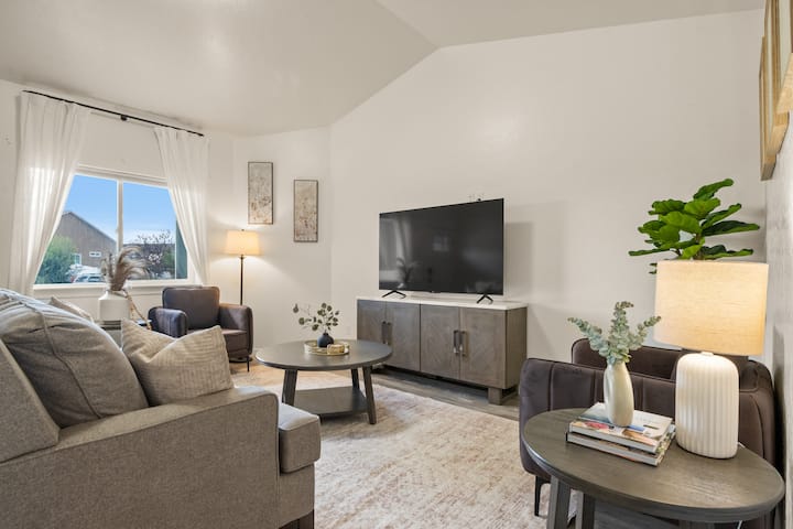 Stylish Stay In Montrose – Close To Adventure - Montrose, CO