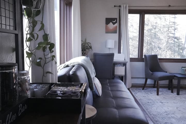 Safe Comfy Fully Stocked Home/views & Coffee Bar - Wasilla, AK