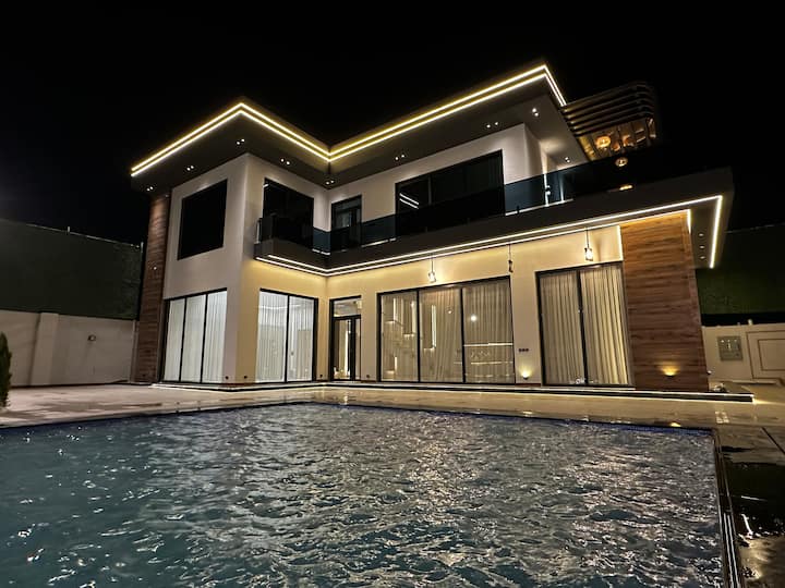 Centro Chalet  , Luxury, Pool, Games & Bbq - Iraq