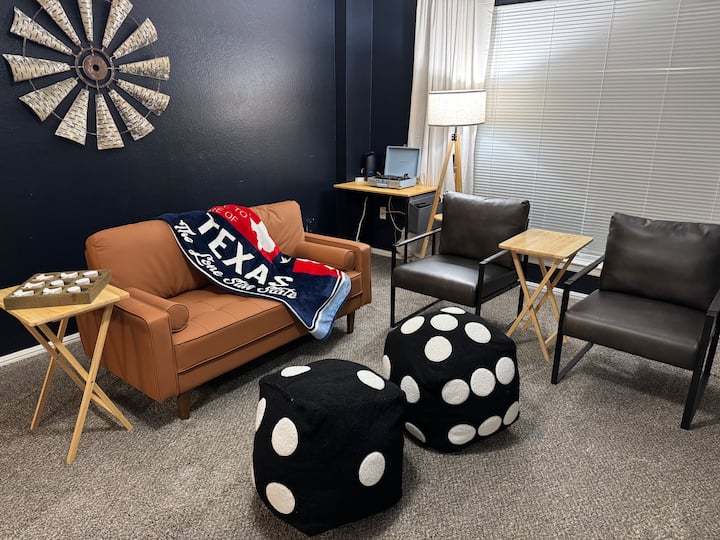 Western Apt | 2bd 2bth | 2 Min Bella Woods Events - Midlothian, TX