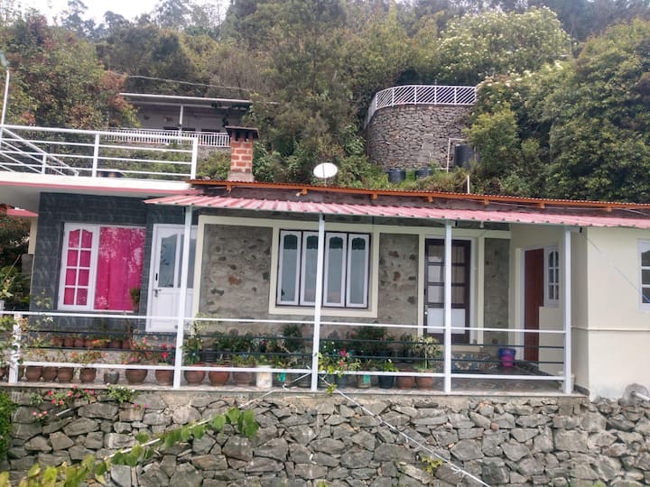 Robin Cottage Family Room - Kodaikanal