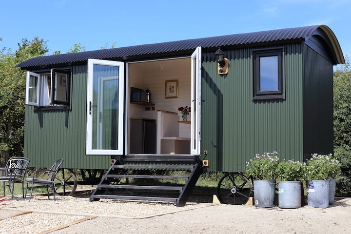 Spring Barn Shepherds Hut - Sussex