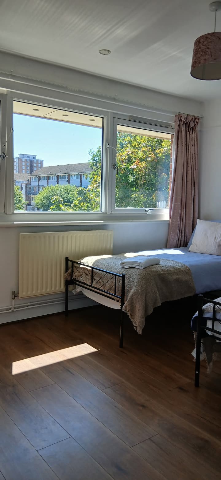 2 Bedrooms Flat Close To Train - Woolwich