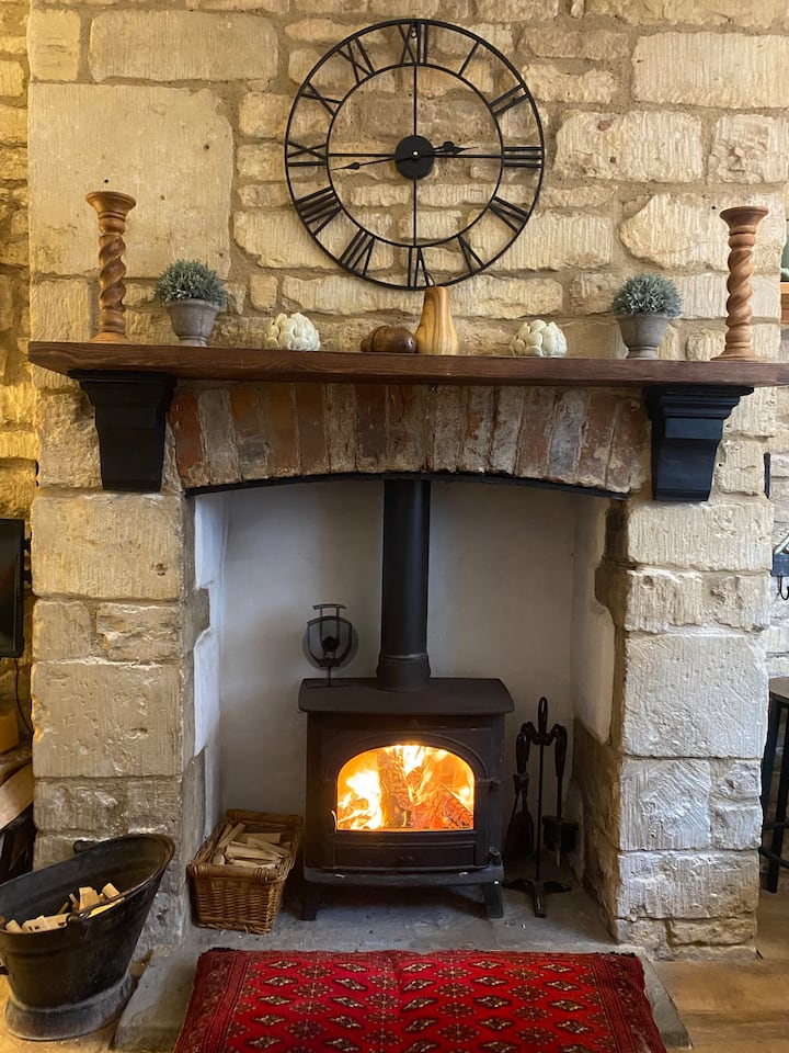 Cosy Central Cirencester- Gold Cup Still Available - Cirencester