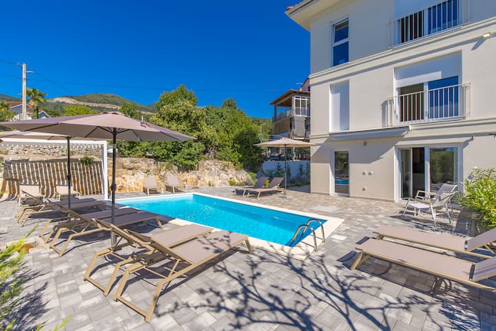 1 Bedroom Apartment With Pool And Garage - Lovran