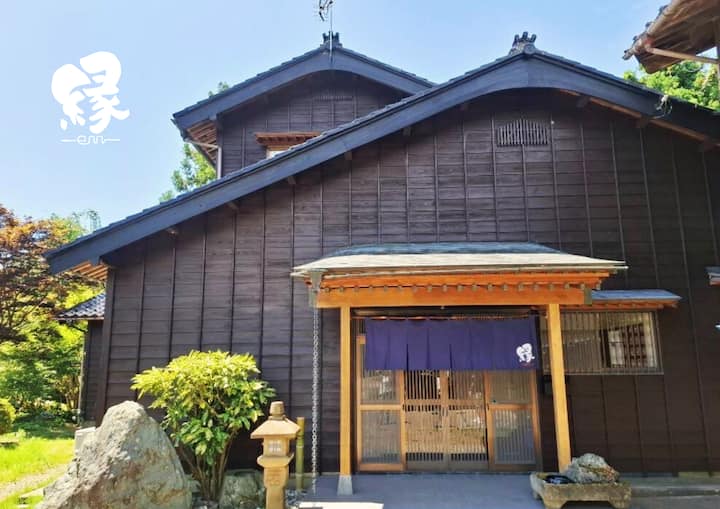 【一棟貸し】お宿 縁 -Enn-海や星空を望む里山の古民家｜最大8名｜
離れ、デッキ付き - 佐渡島