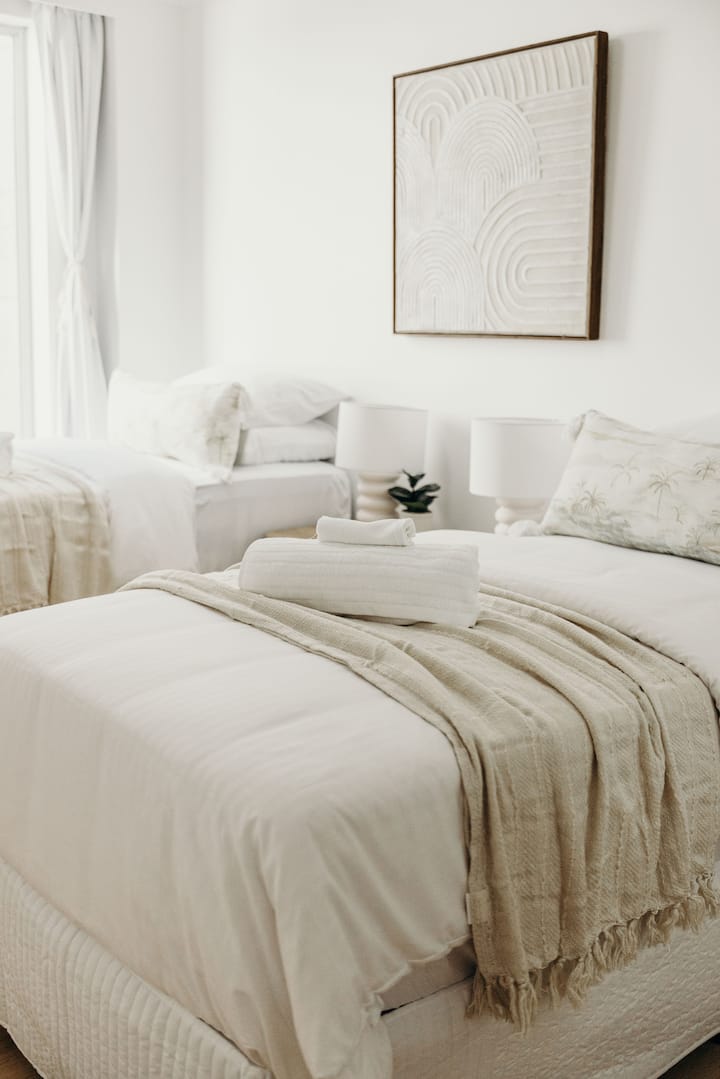 Stylish Newcastle Apartment W Parking, Pool & Gym - Waratah