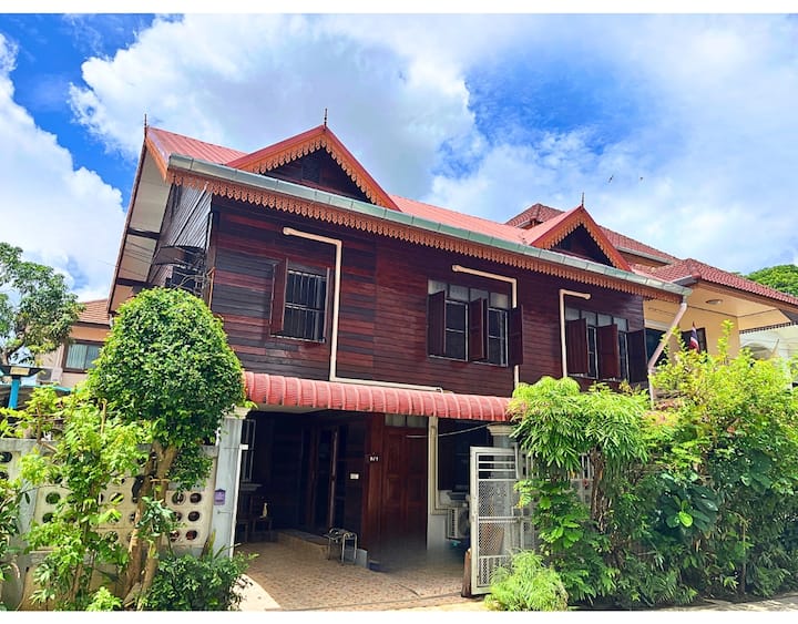 Thai Home Large & Comfy In Local Community - Chiang Mai
