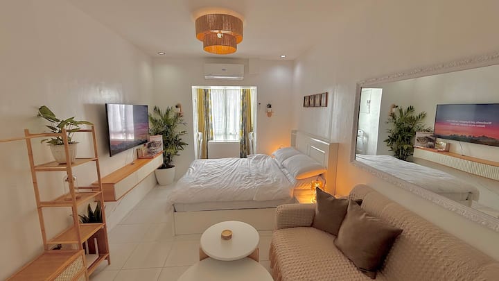 Serene Haven With Skyline View. Netflix & Disney+ - Quezon City