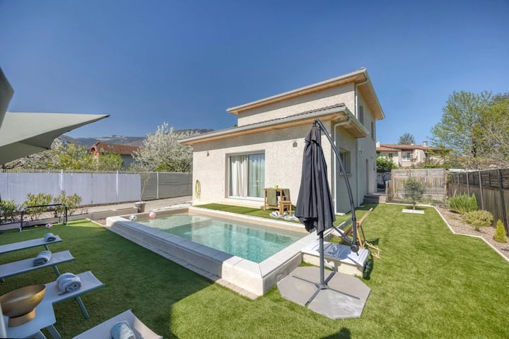 Villa Standing - Piscine Et Confort - ibis budget Grenoble Voreppe