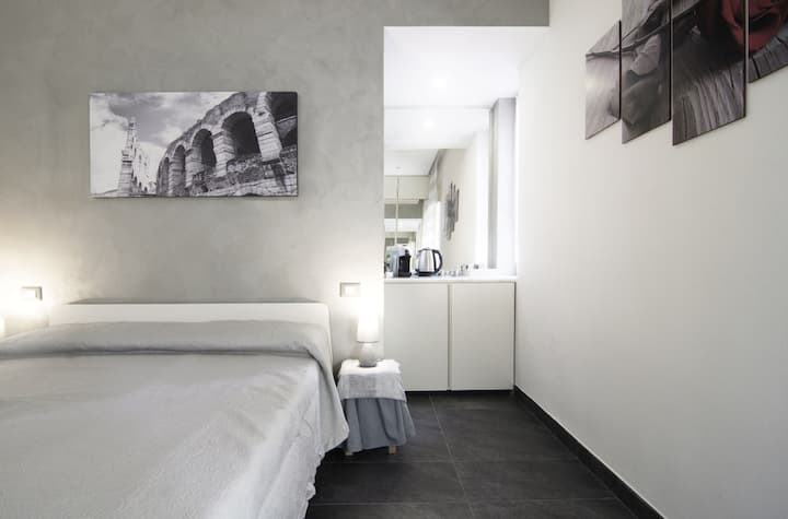 Romantic Room In Verona - 維羅納