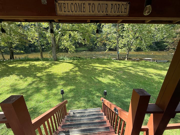 Creekside Cabin + Fire-pit + Hot Tub - Claytor Lake, VA