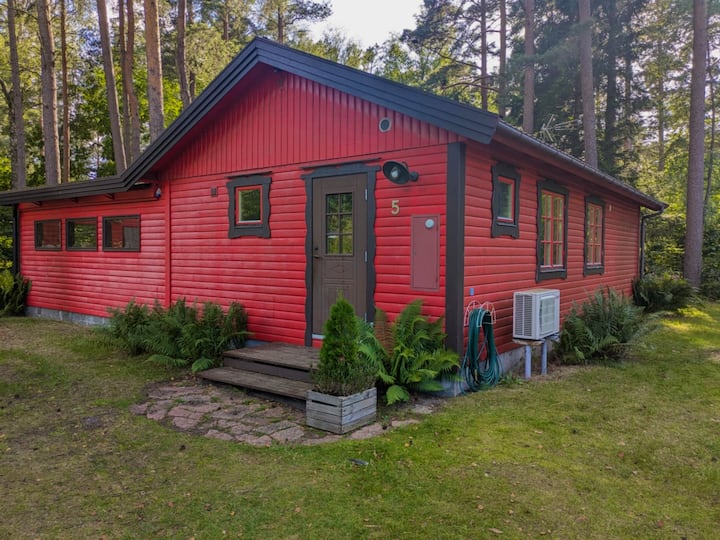 Familjestuga I Skogsidyll - Sjöbo