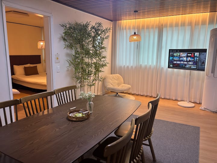 50평단독주택 #성심당대전역10분#방3개#퀸침대4개#레트로감성숙소#코코하우스 - Daejeon