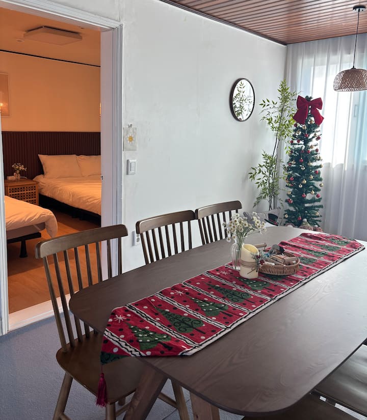 50평단독주택#크리스마스트리#방3개#침대5개#레트로감성숙소#코코하우스 - Daejeon