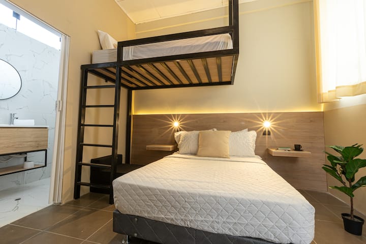 Espaciosa Hab. C/ A/c Y Wifi 2 A 3 Personas - Iquitos