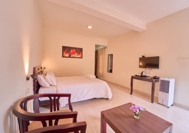 Hillside Stay Near Kanthalloor-pool & Balcony View - Marayoor