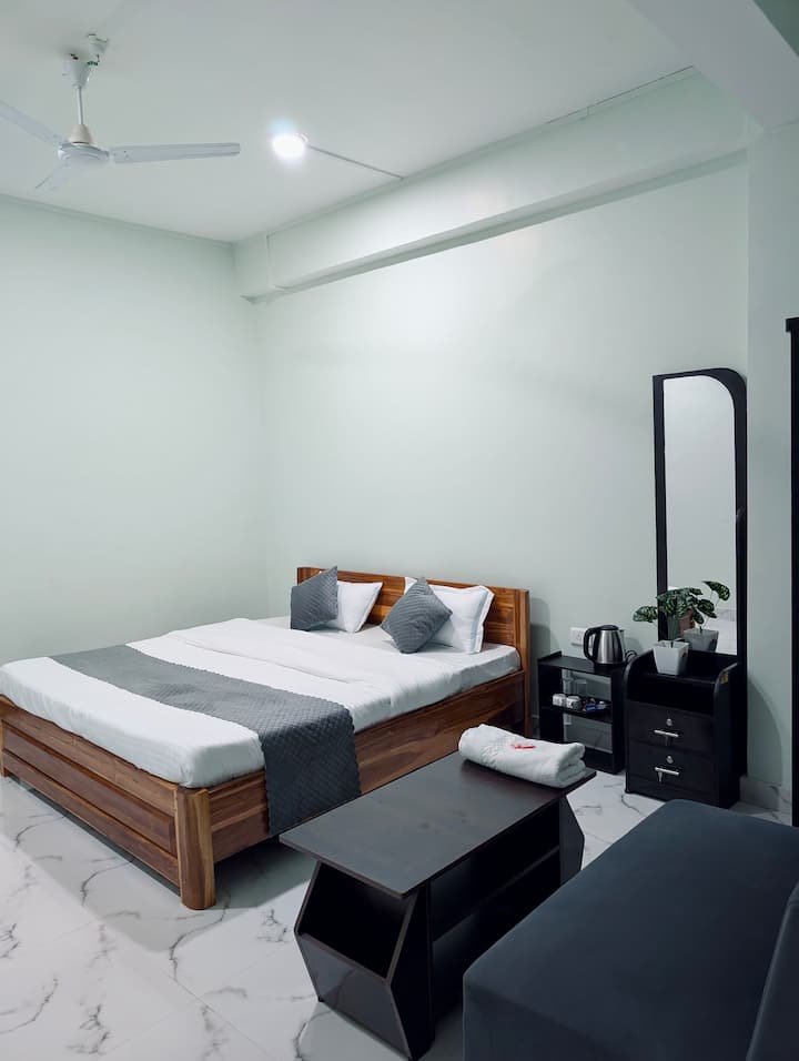 Three Apple Inn - Imphal