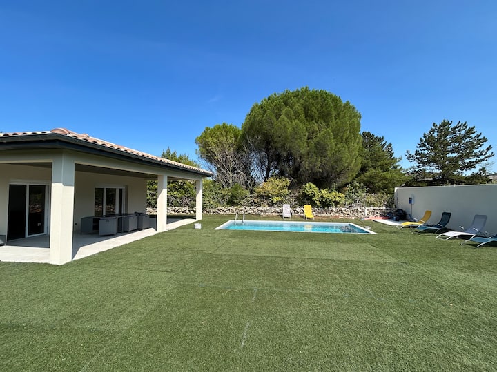 - Villa Neuve Avec Piscine. - Montélimar