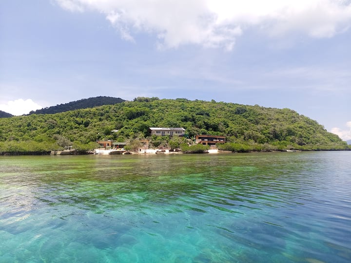 6 Bedroom Beachhouse W/pool - Coron
