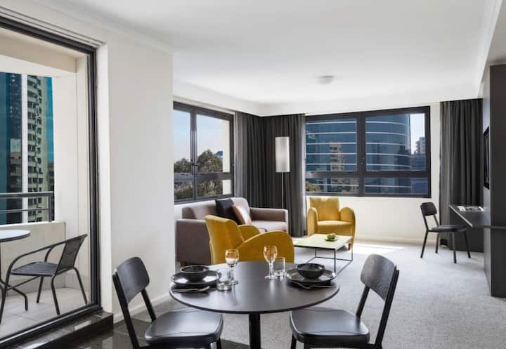 Chic Suite W/ Balcony | Relax & Unwind - Parramatta
