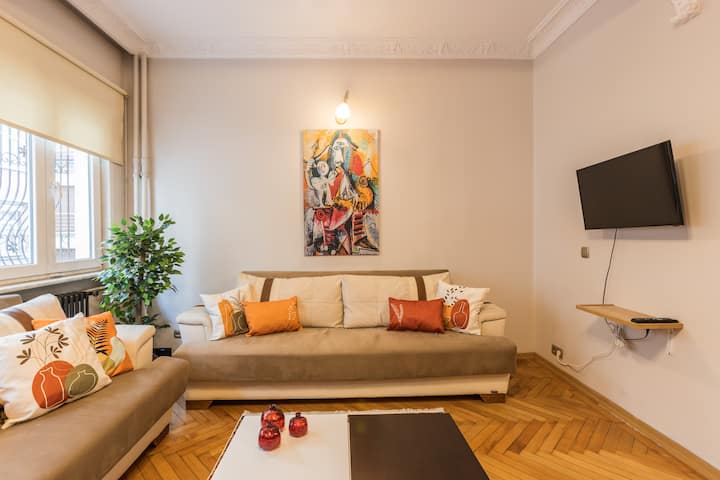 Designed 1br Flat In Prime Location - Istanbul