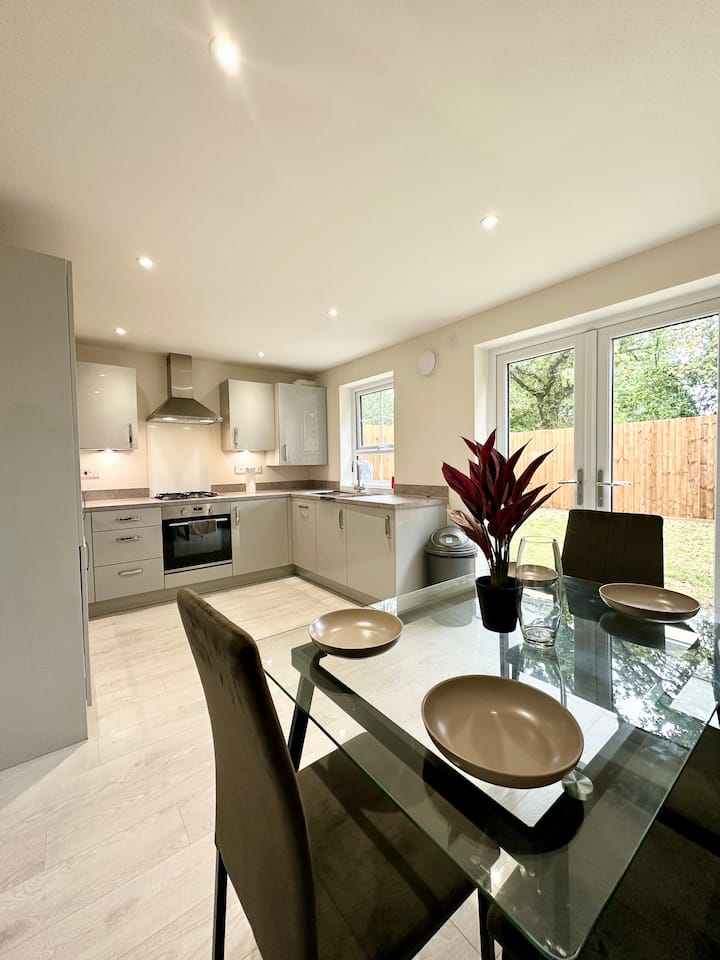 Spacious 1 Bed With Bathroom.
New House - Preston