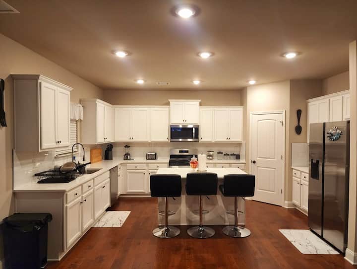 Upscale Comfort At Empire Villa. - Snellville, GA