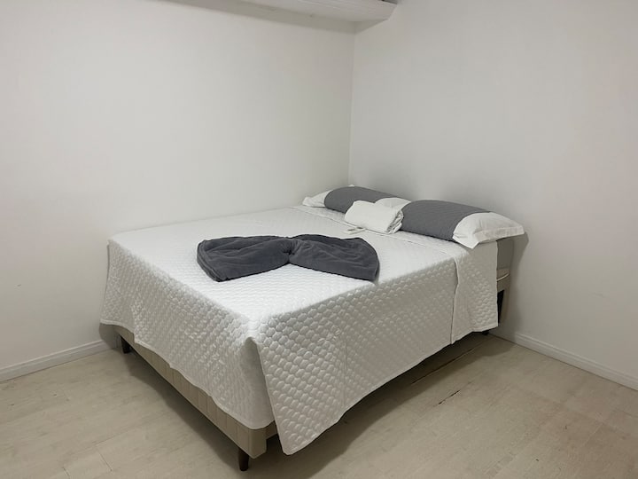 Apto Amplo Proximo Ao Aeroporto/7 Hospedes/ 3 Q. - Brasília