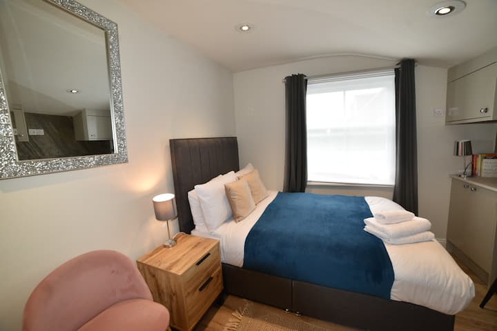 Battersea Park - Individual Private Room En-suite -