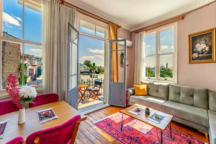 Tarihi Binada Hoş 2+1 Daire - Balat