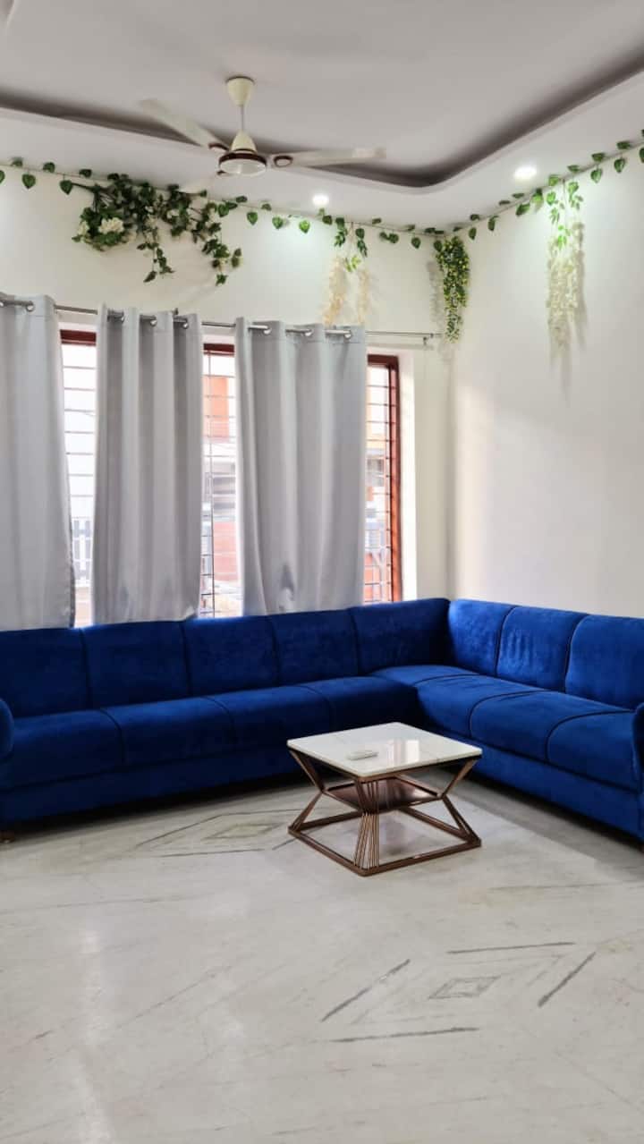Spacious 3bhk | Family | 300 Gaj | Ground Floor - Sahibzada Ajit Singh Nagar