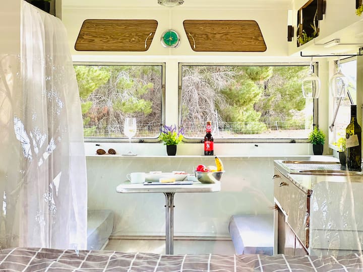 Vintage Van 'Tilly' (1 Night) - Off Grid - Western Australia